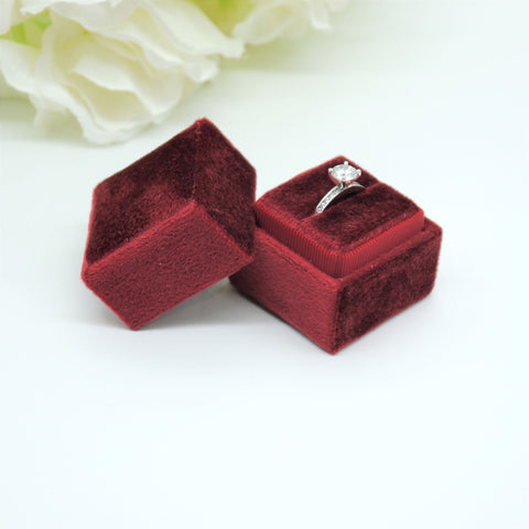 Single Square Velvet Ring Box – Bijou Boxes